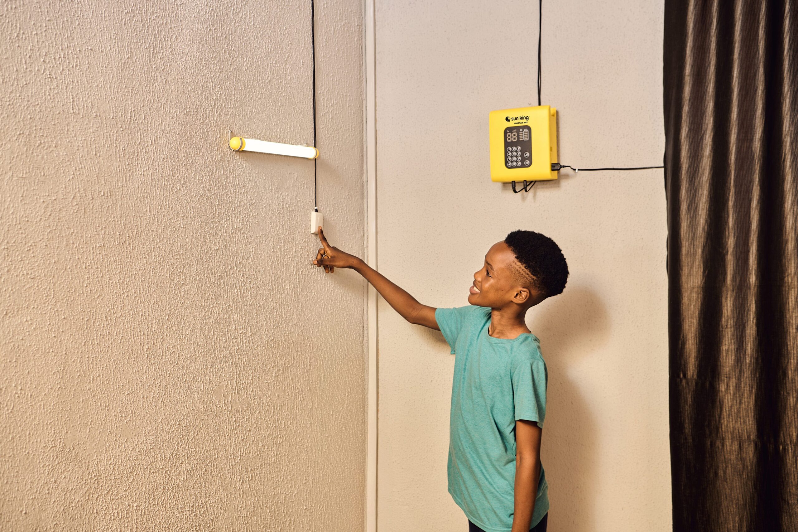 HomePlus Max + 32" HD TV +Pedestal Fan | Sun King Nigeria